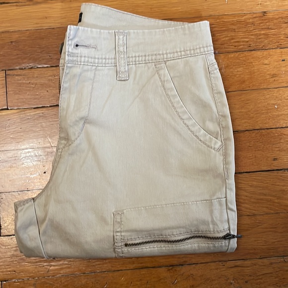UNIONBAY | Pants & Jumpsuits | Unionbay Capri Cargo Pants | Poshmark